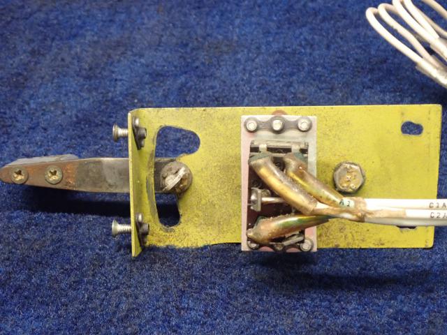 Beechcraft NPN LEVER FLAP SWITCH AND BRACKET ASSEMBLY